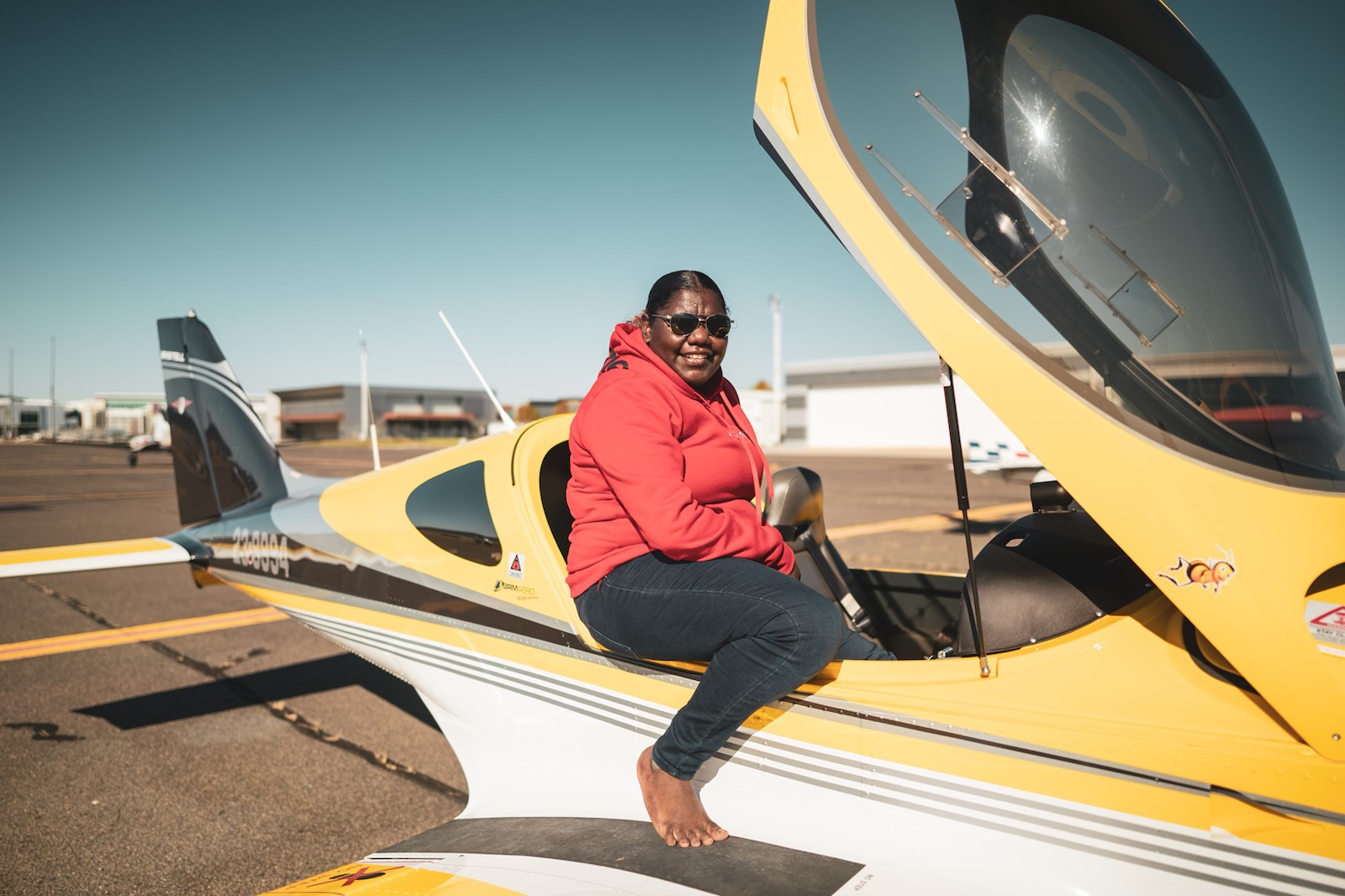 The Barefoot Pilot: Tyeisha Clark Learns To Fly - AKG Australia